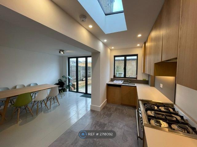 Shrewsbury Road, London E7, Room to rent, £900 pcm | PrimeLocation