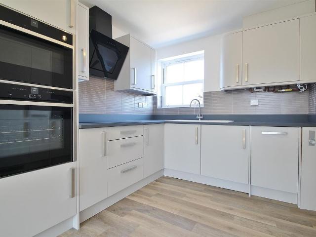 Shrewsbury Walk, Sabrina House TW7, 1 bed flat to rent, £1,500 pcm | PrimeLocation