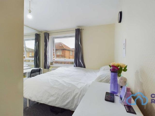 Shrewton Road, Tooting SW17, Room to rent, £1,001 pcm | PrimeLocation