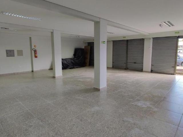 SHRF / CLS 08 Loja Térrea, frente a avenida principal 236m² Escriturada Riacho fundo I