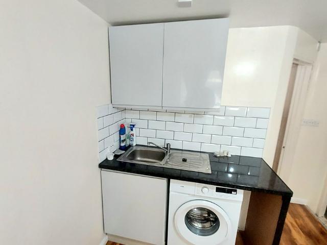 Shropshire Close, Mitcham CR4, Studio to rent, £900 pcm | PrimeLocation