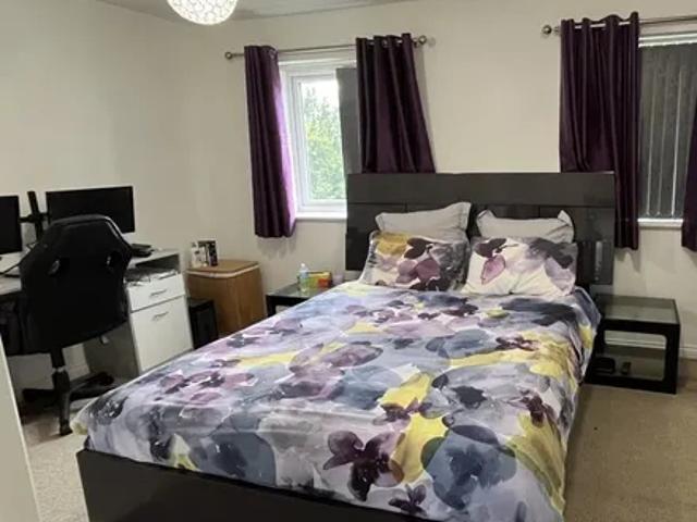 Shropshire Close, Bloxwich, WS2 7BT, United Kingdom | 4 bed duplex for rent #165994939 | Rentberry