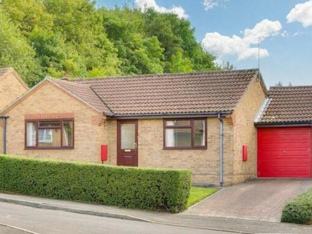 Shropshire Close, Shaw, 2 Bedroom Detached