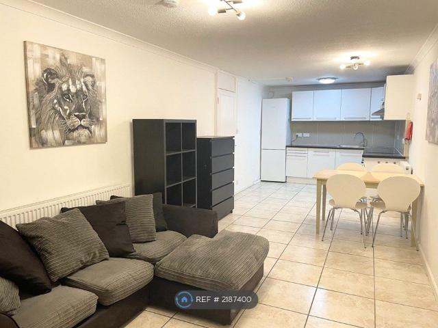 Shuters Square, London W14, 3 bed flat to rent, £4,750 pcm | PrimeLocation