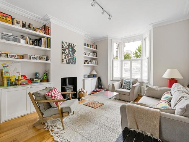 Shuttleworth Road, SW11 4 bed house to rent £5,250 pcm £1,212 pw