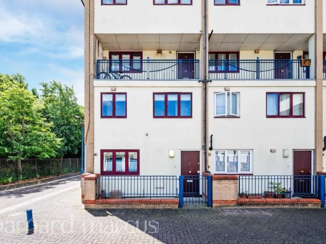 Shurland Gardens, Willowbrook Estate, London