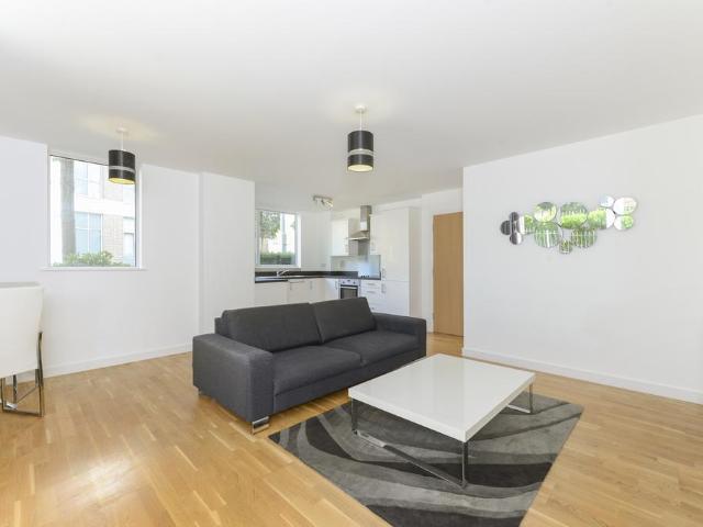 Simmonds House, Clayponds Lane. 2 bed flat to rent £2,000 pcm £462 pw