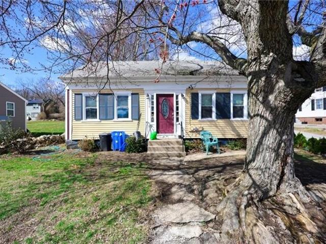 Simmonsville Ave, Johnston, Home For Sale