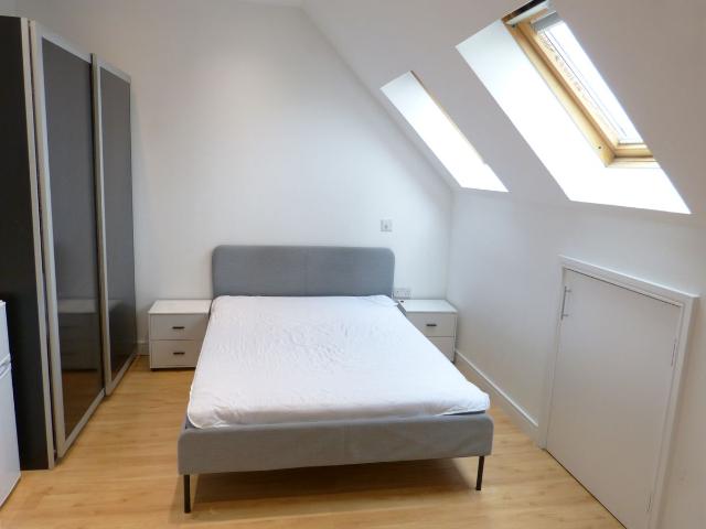 Simon Court NW4, Studio to rent, £1,300 pcm | PrimeLocation