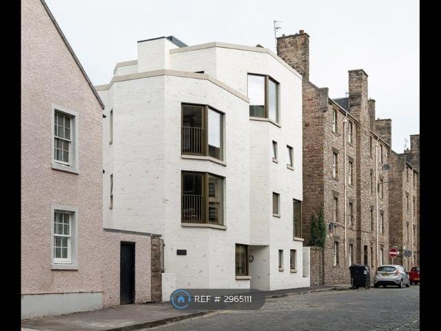 Simon Square, Edinburgh EH8, 1 bed flat to rent, £1,500 pcm | PrimeLocation
