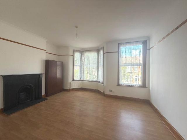 Simonds Road, Leyton E10, 2 bed flat to rent, £1,800 pcm | PrimeLocation