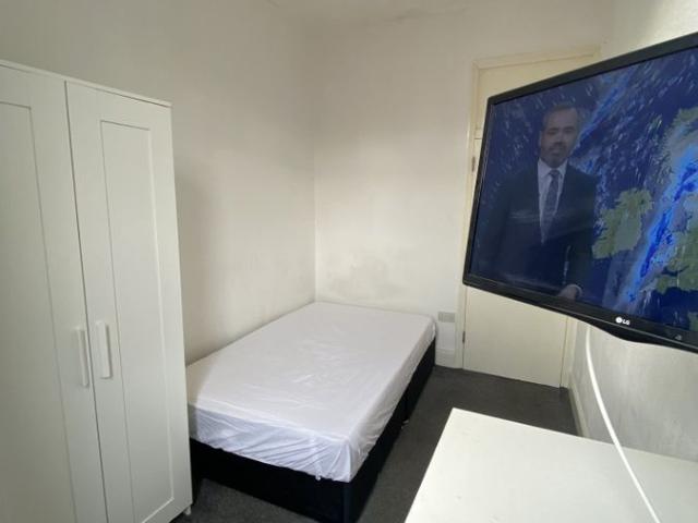 Simonside Terrace, Heaton, Newcastle Upon Tyne NE6, Room to rent, £450 pcm | PrimeLocation