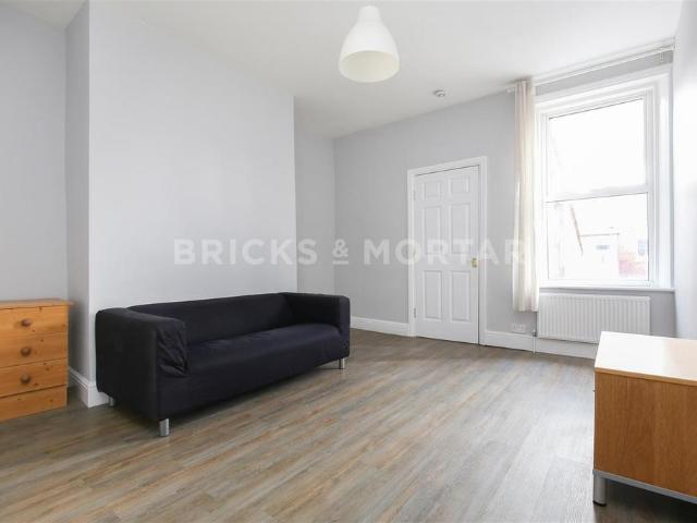 Simonside Terrace, Newcastle Upon. 3 bed flat to rent £1,495 pcm £345 pw