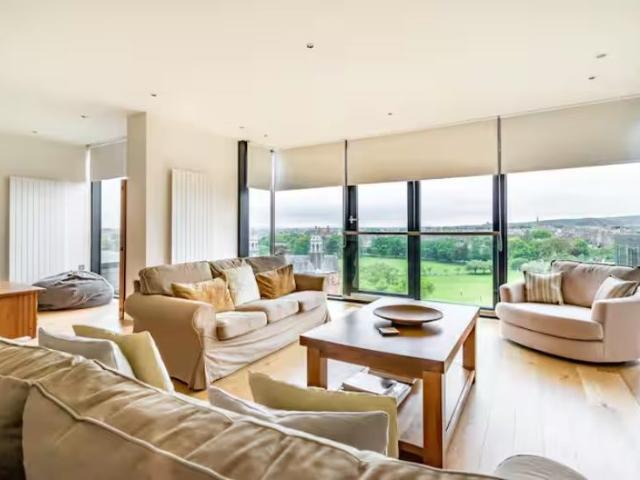 Simpson Loan, Central, Edinburgh EH3, 2 bed flat to rent, £3,200 pcm | PrimeLocation