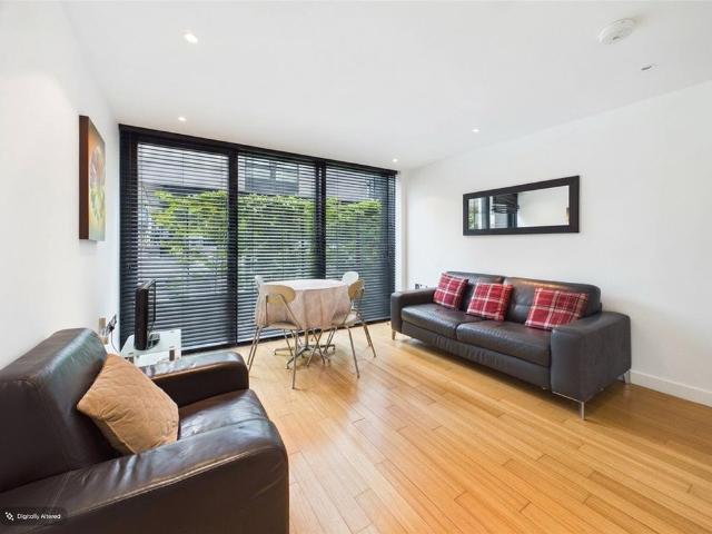 Simpson Loan, Quartermile, Edinburgh. 1 bed apartment to rent £1,650 pcm £381 pw