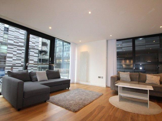 Simpson Loan, Quartermile, Edinburgh. 1 bed apartment to rent £1,750 pcm £404 pw