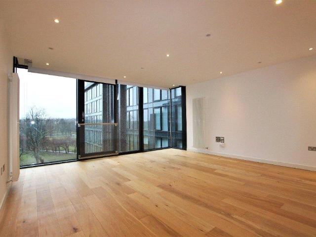 Simpson Loan, Quartermile, Edinburgh. 2 bed apartment to rent £2,300 pcm £531 pw