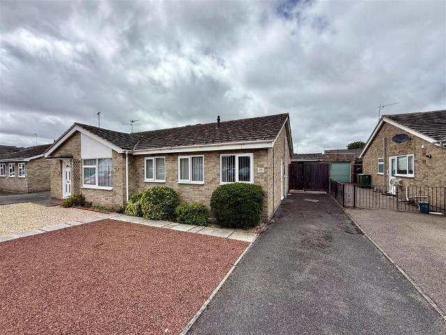 Sint Niklaas Close, Abingdon OX14 2 bed semi detached bungalow to rent £1,495 pcm £345 pw