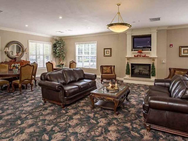 Sinclair Commons 2 Bedroom Apartment for Rent at 232 W Gilbert St, Hampton, VA 23669 Willow Oaks