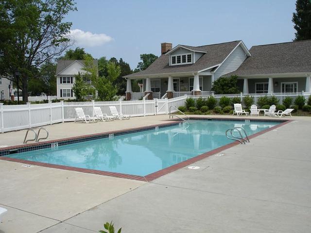 Sinclair Commons 2 Bedroom Apartment for Rent at 232 W Gilbert St, Hampton, VA 23669 Willow Oaks