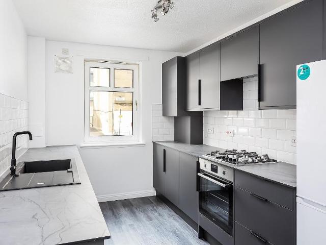 Sinclair Close, Edinburgh EH11 2 bed flat to rent £1,450 pcm £335 pw