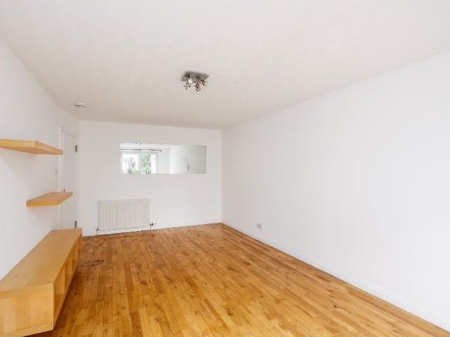 Sinclair Close Shandon, Edinburgh, EH11 1US