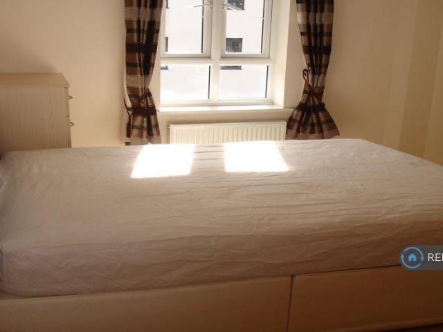 Sinclair Drive, Basingstoke, RG21 2 bed flat to rent £1,375 pcm £317 pw