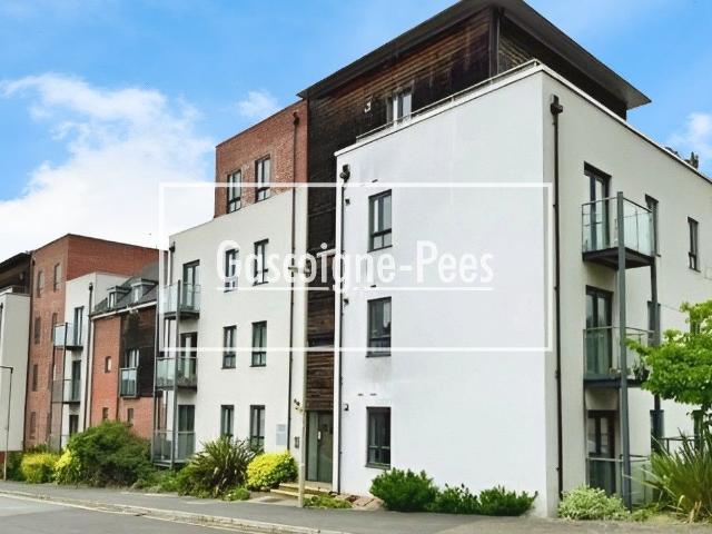 Sinclair Drive, Basingstoke RG21, 2 bed flat to rent, £1,450 pcm | PrimeLocation