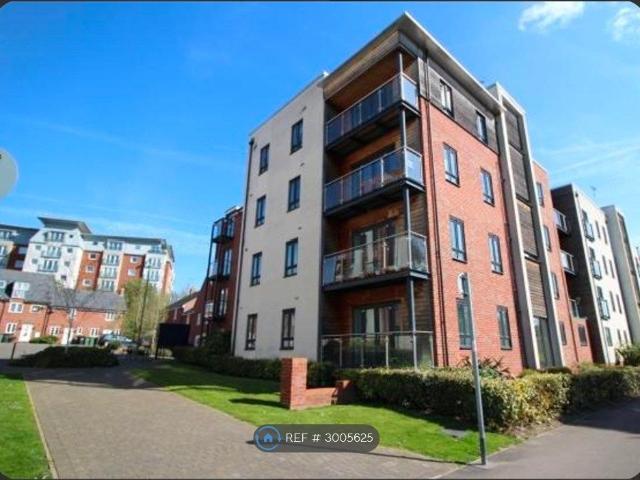 Sinclair Drive, Basingstoke RG21, 2 bed flat to rent, £1,400 pcm | PrimeLocation