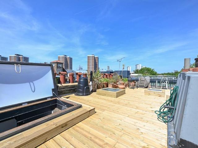 Sinclair Gardens, London, W14 2 bed flat to rent £2,750 pcm £635 pw