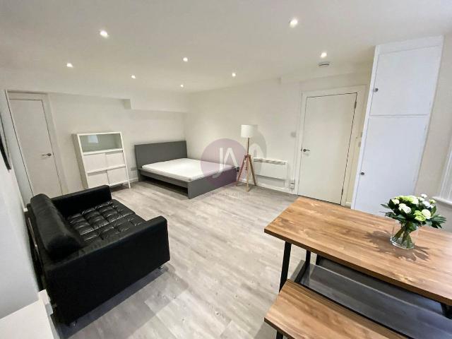 Sinclair Gardens, Shepherds Bush, London W14, Studio to rent, £1,900 pcm | PrimeLocation