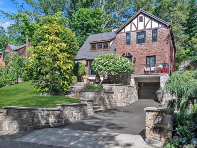 Sinclair Martin Dr, Roslyn, Home For Sale