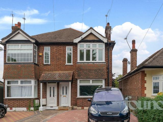 Sinclair Rd, Chingford E4, 2 bed flat to rent, £1,800 pcm | PrimeLocation