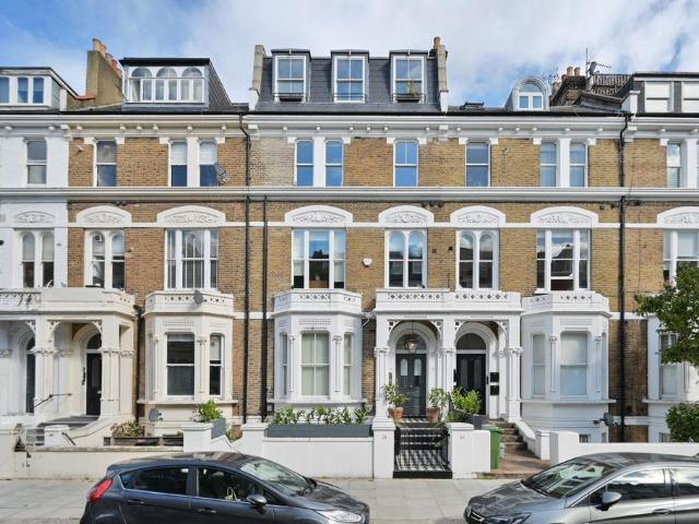 Sinclair Road, Olympia, London, W14 3 bed flat to rent £6,998 pcm £1,615 pw