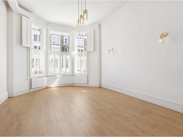 Sinclair Road, Brook Green, London 2 bed flat to rent £2,747 pcm £634 pw