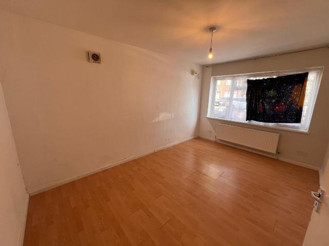 Sinclair Road, Chingford E4, 2 bed maisonette to rent, £1,700 pcm | PrimeLocation