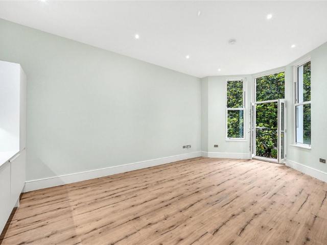 Sinclair Road, London, W14 1 bed apartment to rent £2,700 pcm £623 pw