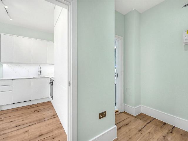 Sinclair Road, London W14, 1 bed flat to rent, £2,400 pcm | PrimeLocation