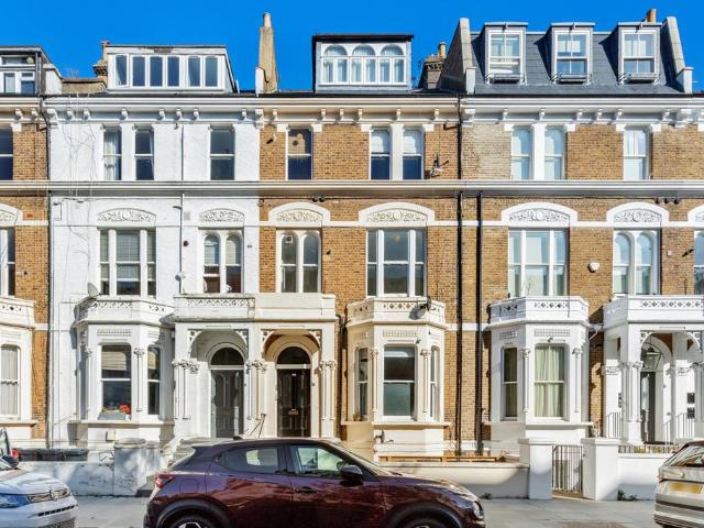 Sinclair Road, London, W14 2 bed flat to rent £2,250 pcm £519 pw