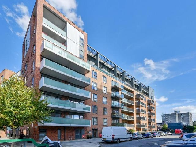 Singapore Road, Ealing, London, W13 2 bed flat to rent £2,600 pcm £600 pw