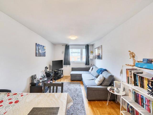 Singapore Road, Ealing, London, W13 2 bed flat to rent £2,100 pcm £485 pw