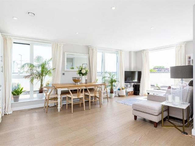 Singer Mews, SW4 2 bed flat to rent £2,800 pcm £646 pw