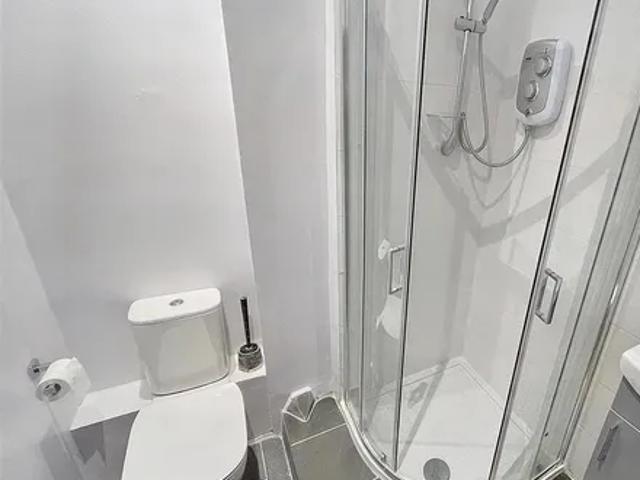 Singh Supermarket, 37 Roman Road, London, E2 0HU, United Kingdom | 1 bed apartment for rent #123517178 | Rentberry