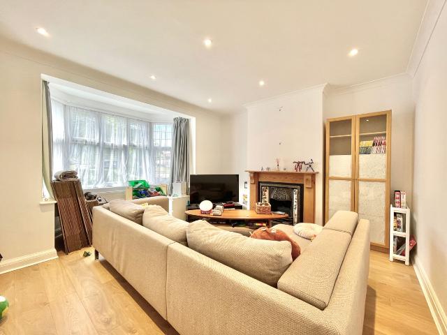 Singleton Scarp, London N12, 4 bed semi detached house to rent, £4,300 pcm | PrimeLocation