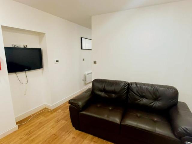 Single bed studio with washing machine