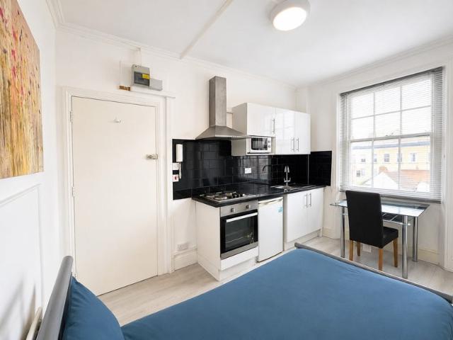 Single Bedsit with Fully Equipped Kitchen