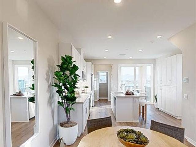 Single bedroom with private bath