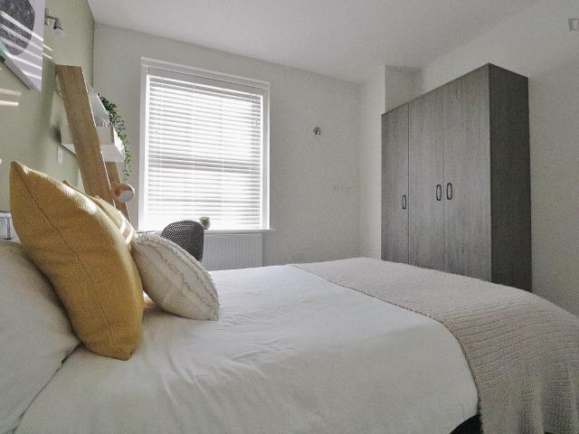 Single Bedroom ensuite in a 5 bedrooms house in London Has a Room