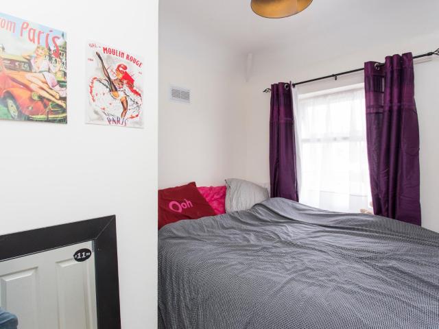 Single bedroom in the Ealing neighbourhood Has a Room
