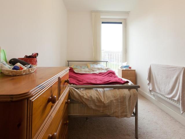 Single bedroom in a 4 bedroom apartment, in Poplar Has a Room